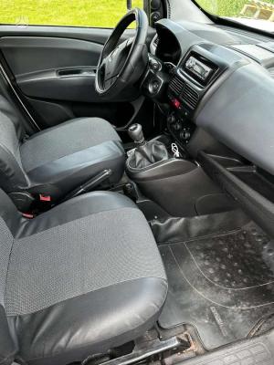 White Fiat Doblo 2011 in Vilnius, with an engine capacity of 1.60 L and mileage of 270 thousand km for 2600 €, photo 5 on AUTOMOTO.COM.LV