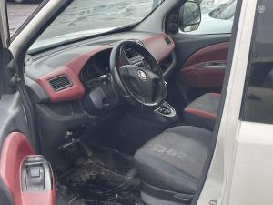 White Fiat Doblo 2013 in Vilnius, with an engine capacity of 1.60 L and mileage of 274 thousand km for 1200 €, photo 6 on AUTOMOTO.COM.LV