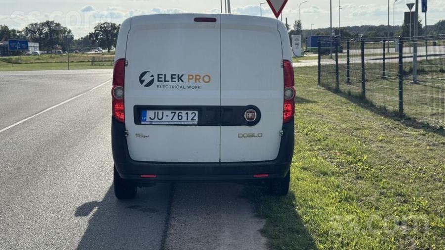 White Fiat Doblo 2014 in Riga, with an engine capacity of 1.30 L and mileage of 193 thousand km for 3600 €, photo 5 on AUTOMOTO.COM.LV