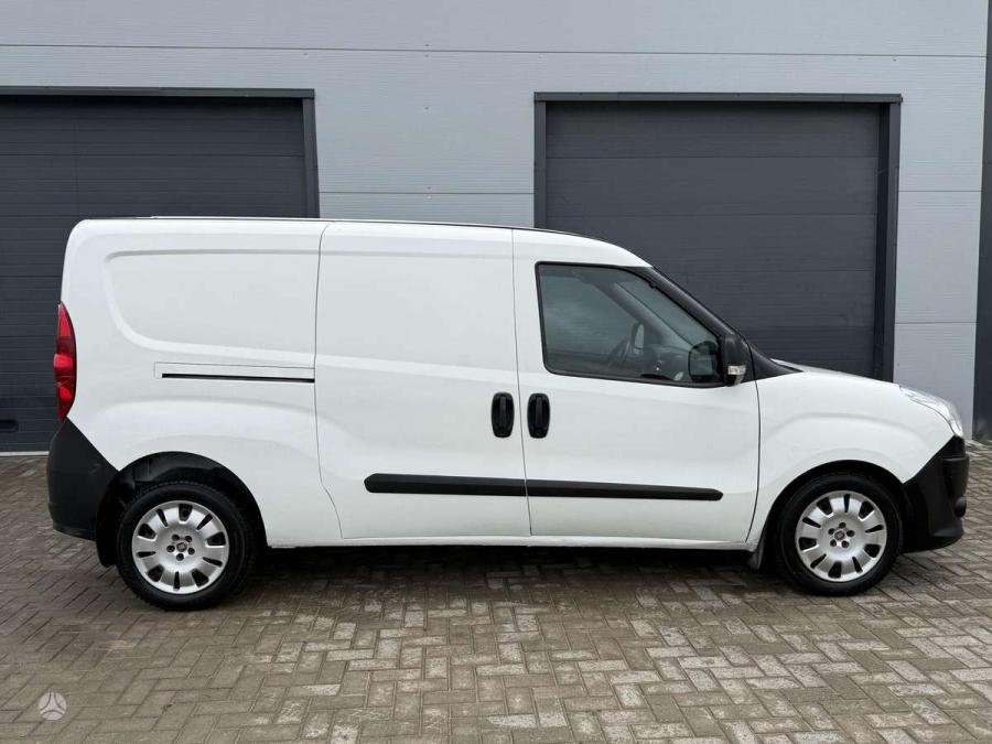 White Fiat Doblo 2014 in Vilnius, with an engine capacity of 1.60 L and mileage of 257 thousand km for 4900 €, photo 4 on AUTOMOTO.COM.LV
