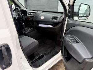 White Fiat Doblo 2014 in Vilnius, with an engine capacity of 1.60 L and mileage of 257 thousand km for 4900 €, photo 13 on AUTOMOTO.COM.LV