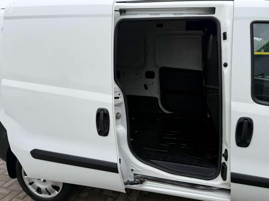 White Fiat Doblo 2014 in Vilnius, with an engine capacity of 1.60 L and mileage of 257 thousand km for 4900 €, photo 14 on AUTOMOTO.COM.LV