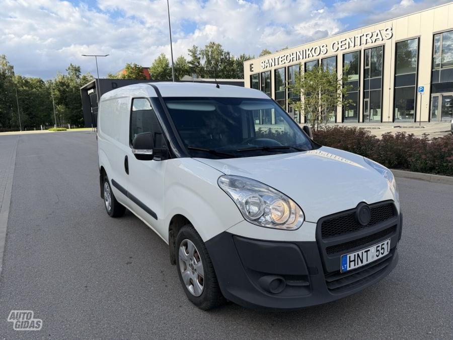 White Fiat Doblo 2015 in Vilnius, with an engine capacity of 1.60 L and mileage of 177 thousand km for 2550 €, photo 4 on AUTOMOTO.COM.LV