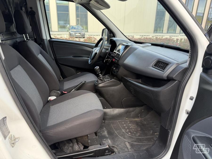 White Fiat Doblo 2015 in Vilnius, with an engine capacity of 1.60 L and mileage of 177 thousand km for 2550 €, photo 14 on AUTOMOTO.COM.LV