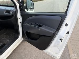 White Fiat Doblo 2015 in Vilnius, with an engine capacity of 1.60 L and mileage of 177 thousand km for 2550 €, photo 15 on AUTOMOTO.COM.LV