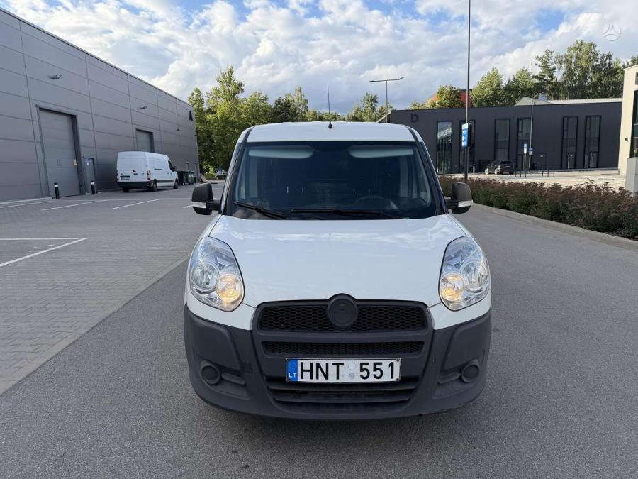 White Fiat Doblo 2015 in Vilnius, with an engine capacity of 1.60 L and mileage of 177 thousand km for 2550 €, photo 3 on AUTOMOTO.COM.LV