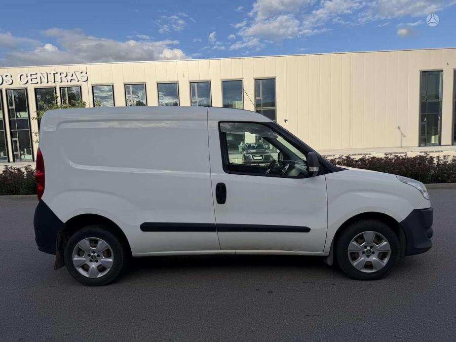 White Fiat Doblo 2015 in Vilnius, with an engine capacity of 1.60 L and mileage of 177 thousand km for 2550 €, photo 7 on AUTOMOTO.COM.LV
