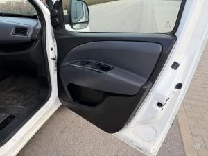 White Fiat Doblo 2015 in Vilnius, with an engine capacity of 1.60 L and mileage of 177 thousand km for 2550 €, photo 16 on AUTOMOTO.COM.LV