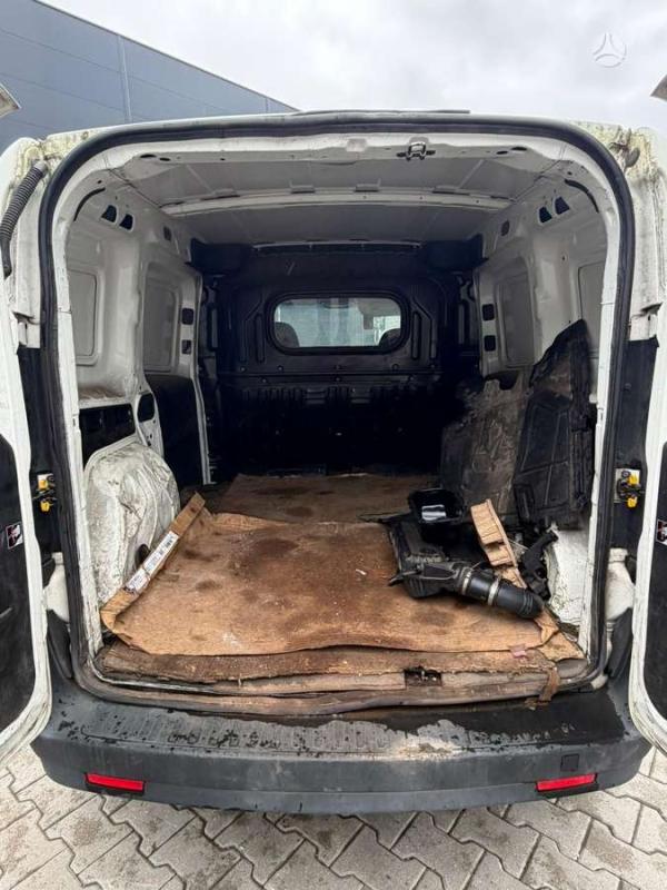 White Fiat Doblo 2015 in Klaipeda, with an engine capacity of 1.25 L and mileage of 180 thousand km for 1500 €, photo 7 on AUTOMOTO.COM.LV