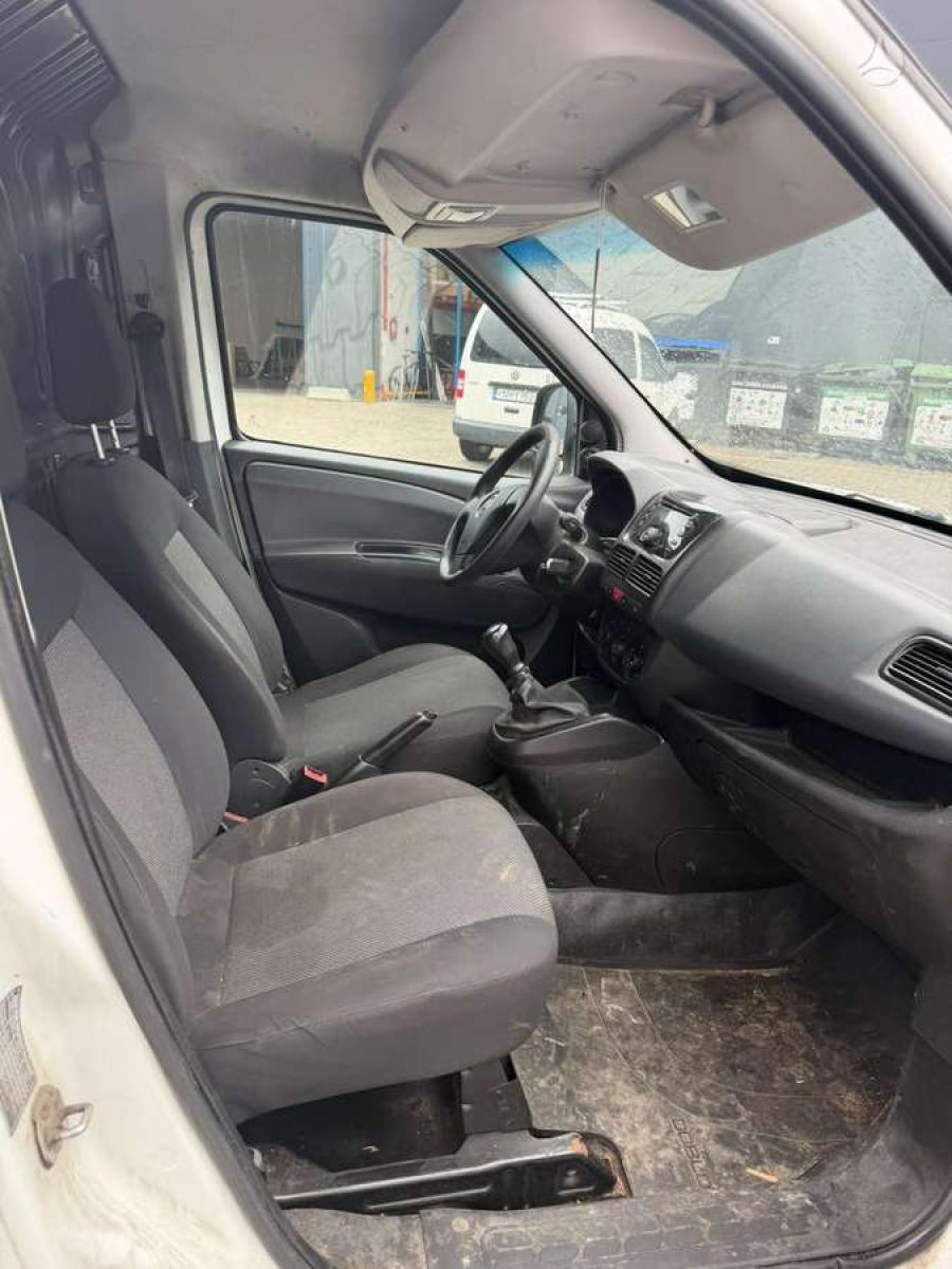 White Fiat Doblo 2015 in Klaipeda, with an engine capacity of 1.25 L and mileage of 180 thousand km for 1500 €, photo 11 on AUTOMOTO.COM.LV