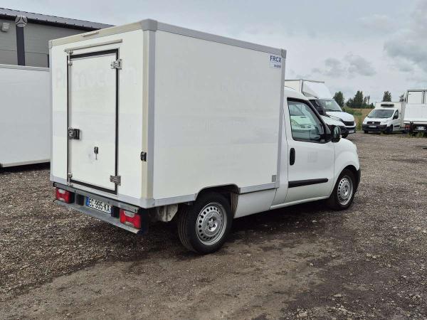White Fiat Doblo 2016 in Kaunas, with an engine capacity of 1.30 L and mileage of 191 thousand km for 4220 €, photo 4 on AUTOMOTO.COM.LV