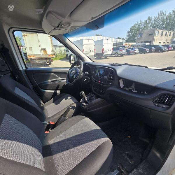 Balts Fiat Doblo 2016 Kauņa, ar dzinēja tilpumu 1.60 L un nobraukumu 284 tūkst. km par 4200 €, foto 6 vietnē AUTOMOTO.COM.LV