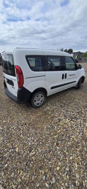 White Fiat Doblo 2016 in Vilnius, with an engine capacity of 1.25 L and mileage of 252 thousand km for 3500 €, photo 4 on AUTOMOTO.COM.LV