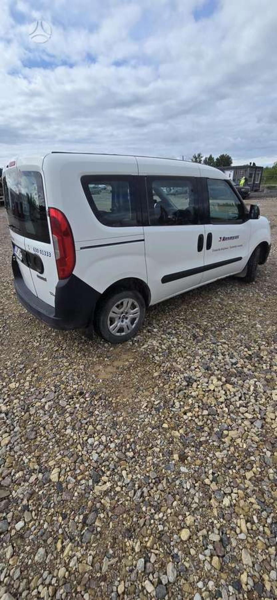 White Fiat Doblo 2016 in Vilnius, with an engine capacity of 1.25 L and mileage of 252 thousand km for 3500 €, photo 4 on AUTOMOTO.COM.LV
