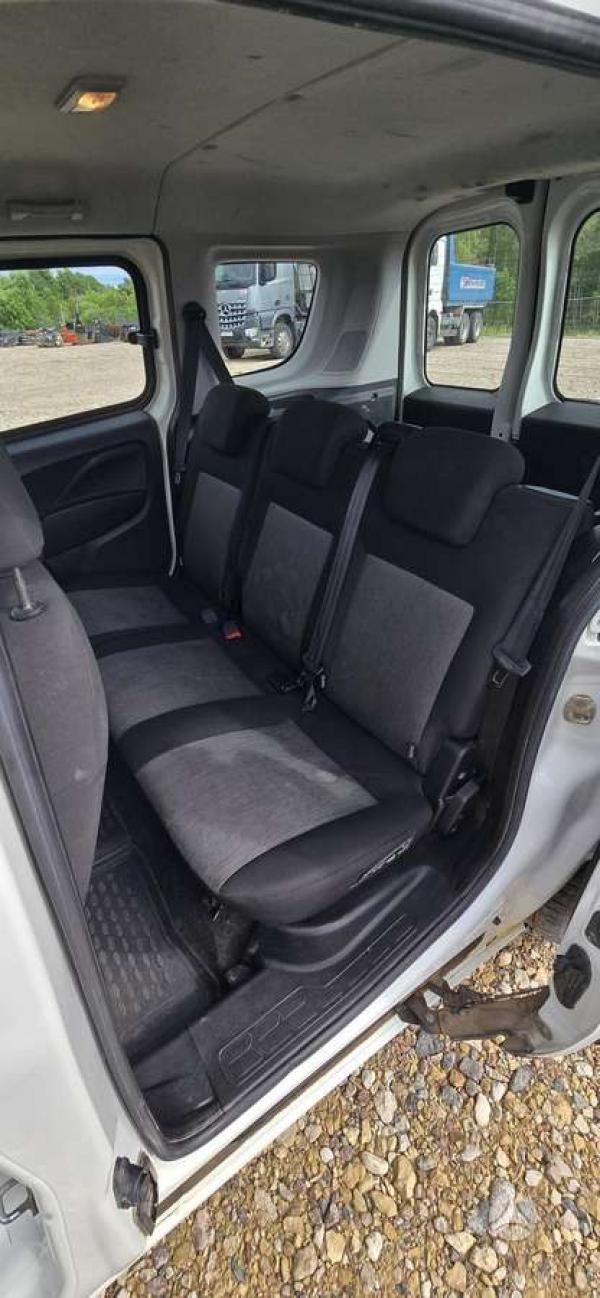 Balts Fiat Doblo 2016 Viļņa, ar dzinēja tilpumu 1.25 L un nobraukumu 252 tūkst. km par 3500 €, foto 7 vietnē AUTOMOTO.COM.LV