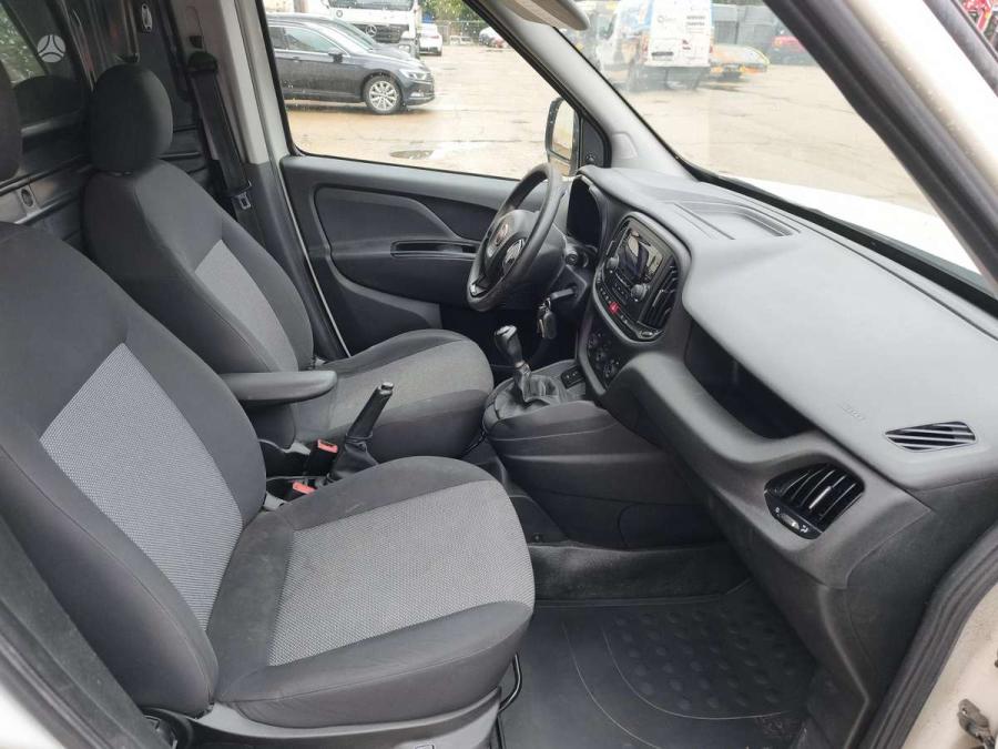 White Fiat Doblo 2016 in Kaunas, with an engine capacity of 1.25 L and mileage of 203 thousand km for 1700 €, photo 8 on AUTOMOTO.COM.LV