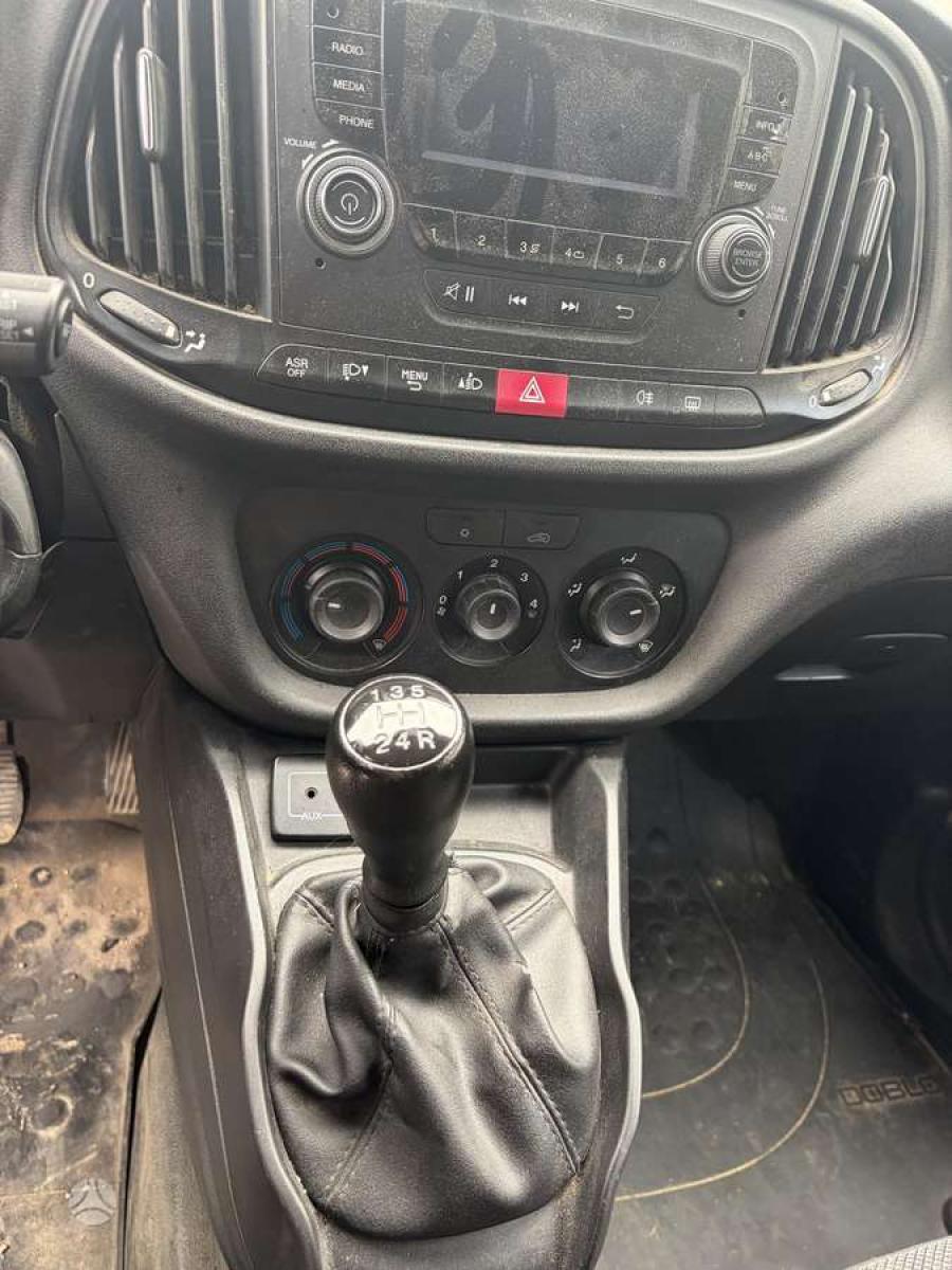 White Fiat Doblo 2017 in Kaunas, with an engine capacity of 1.25 L and mileage of 433 thousand km for 2500 €, photo 7 on AUTOMOTO.COM.LV