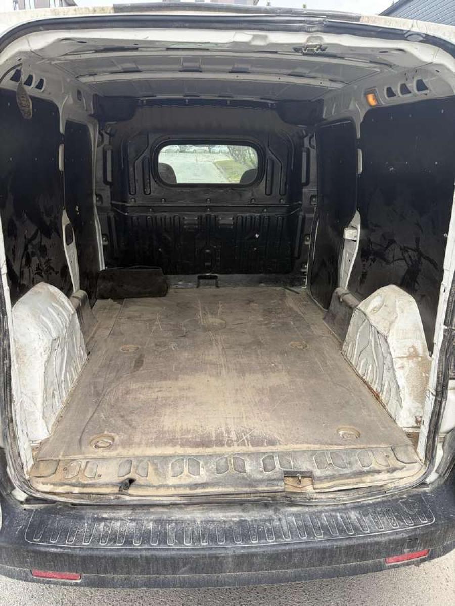 White Fiat Doblo 2017 in Kaunas, with an engine capacity of 1.25 L and mileage of 433 thousand km for 2500 €, photo 10 on AUTOMOTO.COM.LV