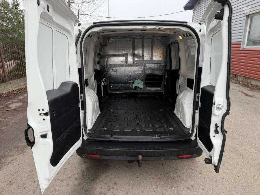 White Fiat Doblo 2018 in Kaunas, with an engine capacity of 1.60 L and mileage of 146 thousand km for 9800 €, photo 10 on AUTOMOTO.COM.LV