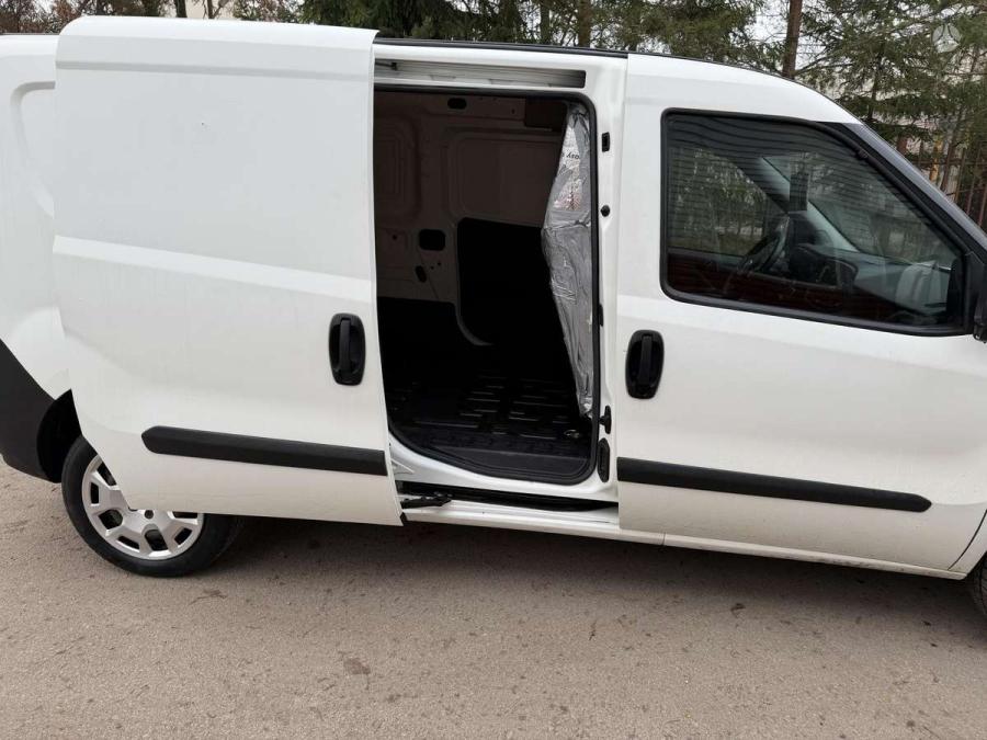 White Fiat Doblo 2018 in Kaunas, with an engine capacity of 1.60 L and mileage of 146 thousand km for 9800 €, photo 11 on AUTOMOTO.COM.LV