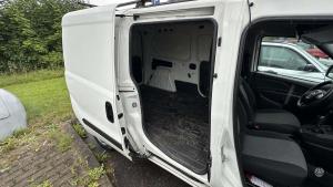 White Fiat Doblo 2019 in Vilnius, with an engine capacity of 1.60 L and mileage of 239 thousand km for 6050 €, photo 4 on AUTOMOTO.COM.LV