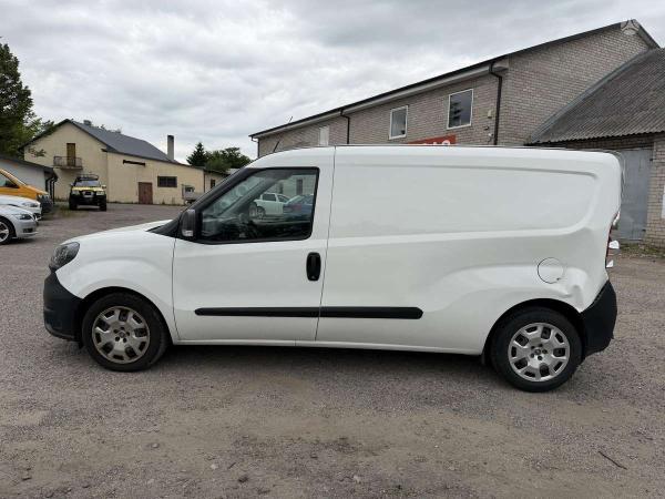White Fiat Doblo 2023 in Kelme, with an engine capacity of 1.60 L and mileage of 142 thousand km for 7800 €, photo 8 on AUTOMOTO.COM.LV