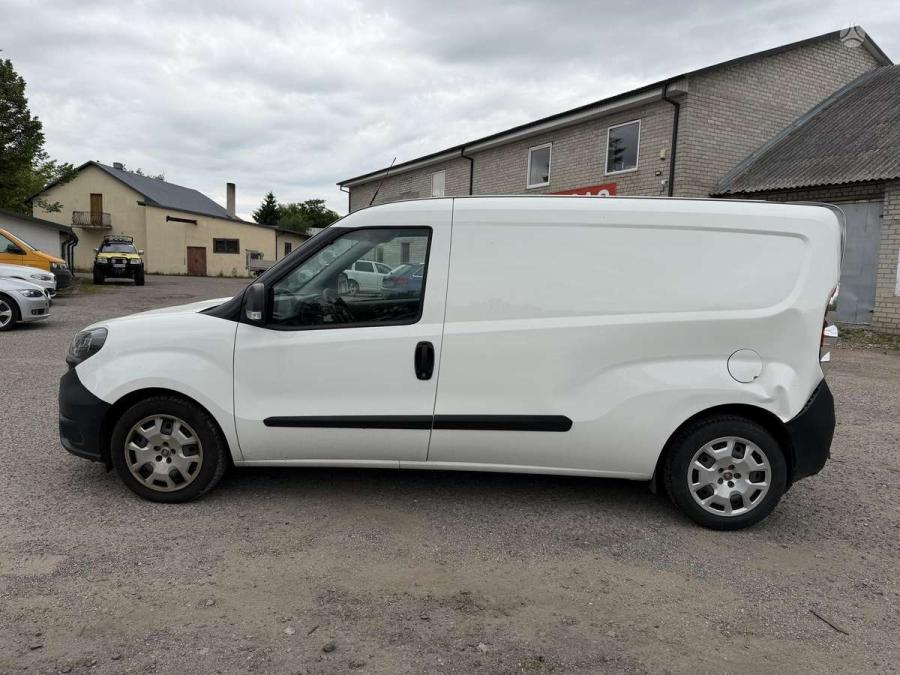 White Fiat Doblo 2023 in Kelme, with an engine capacity of 1.60 L and mileage of 142 thousand km for 7800 €, photo 9 on AUTOMOTO.COM.LV