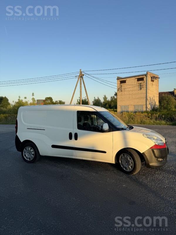 Fiat Doblo 2014 in Riga on AUTOMOTO.COM.LV White Fiat Doblo 2014 in Riga, with an engine capacity of 1.60 L and mileage of 215 thousand km for 3750 €, photo 3 on AUTOMOTO.COM.LV