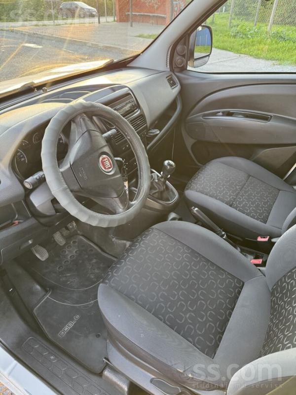 Fiat Doblo 2014 in Riga on AUTOMOTO.COM.LV White Fiat Doblo 2014 in Riga, with an engine capacity of 1.60 L and mileage of 215 thousand km for 3750 €, photo 6 on AUTOMOTO.COM.LV