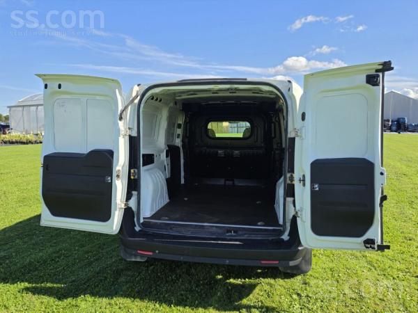 White Fiat Doblo 2015 in Riga, with an engine capacity of 1.60 L and mileage of 210 thousand km for 3500 €, photo 6 on AUTOMOTO.COM.LV