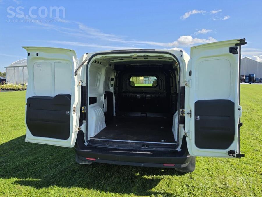 White Fiat Doblo 2015 in Riga, with an engine capacity of 1.60 L and mileage of 210 thousand km for 3500 €, photo 6 on AUTOMOTO.COM.LV