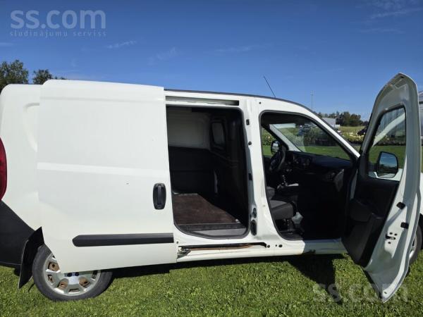 White Fiat Doblo 2015 in Riga, with an engine capacity of 1.60 L and mileage of 210 thousand km for 3500 €, photo 7 on AUTOMOTO.COM.LV