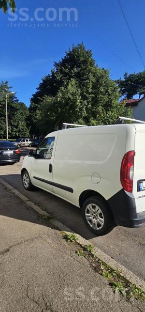 White Fiat Doblo 2018 in Riga, with an engine capacity of 1.30 L and mileage of 249 thousand km for 5300 €, photo 17 on AUTOMOTO.COM.LV