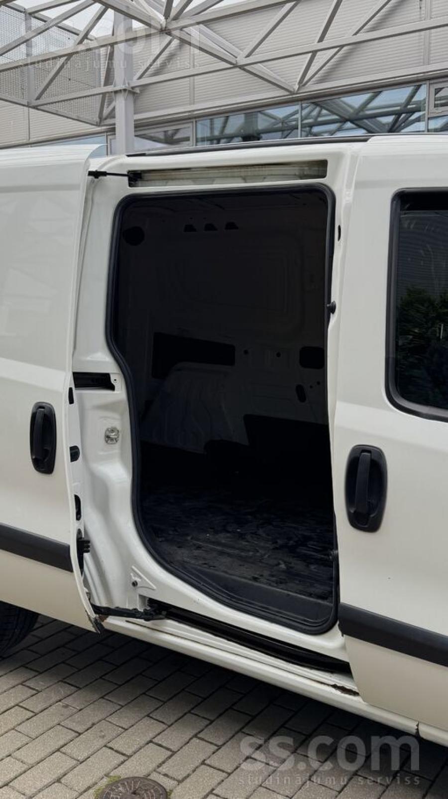 White Fiat Doblo 2021 in Riga, with an engine capacity of 1.60 L and mileage of 232 thousand km for 5200 €, photo 22 on AUTOMOTO.COM.LV