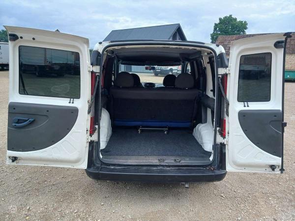 White Fiat Doblo 2003 in Kelme, with an engine capacity of 1.24 L and mileage of 185 thousand km for 1950 €, photo 9 on AUTOMOTO.COM.LV