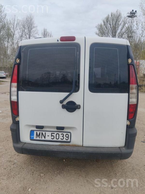 White Fiat Doblo 2003 in Riga, with an engine capacity of 1.90 L and mileage of 155 thousand km for 1500 €, photo 4 on AUTOMOTO.COM.LV