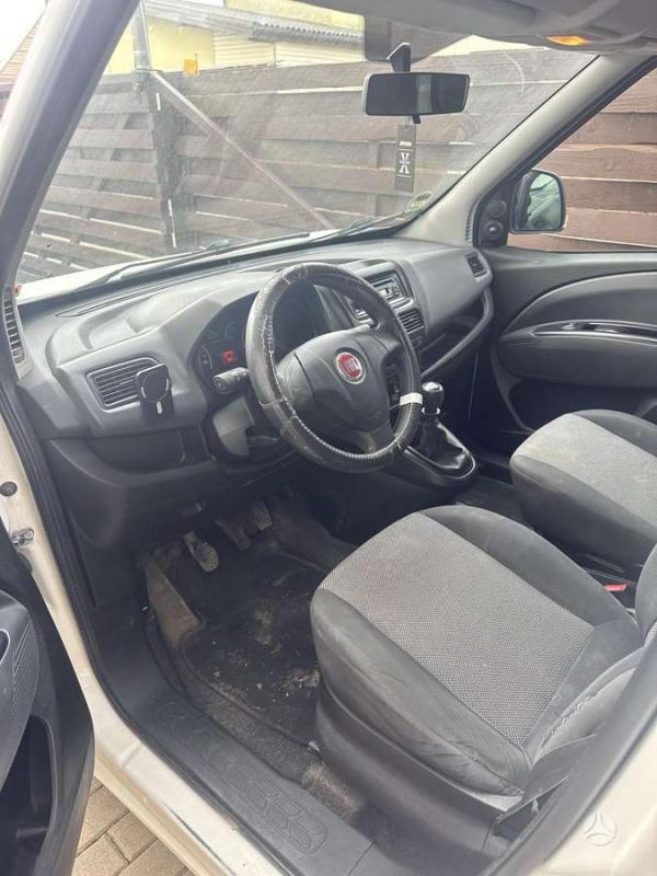 White Fiat Doblo 2011 in Klaipeda, with an engine capacity of 1.60 L and mileage of 269 thousand km for 2700 €, photo 4 on AUTOMOTO.COM.LV