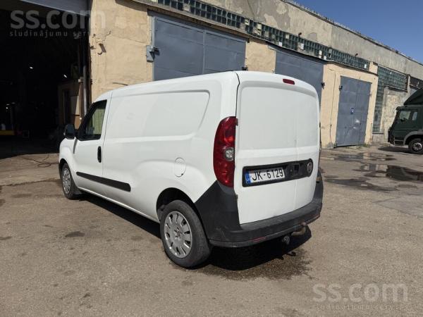 White Fiat Doblo 2013 in Riga, with an engine capacity of 1.60 L and mileage of 299 thousand km for 1750 €, photo 2 on AUTOMOTO.COM.LV