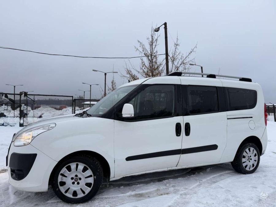 White Fiat Doblo 2013 in Kaunas, with an engine capacity of 1.60 L and mileage of 342 thousand km for 3350 €, photo 4 on AUTOMOTO.COM.LV