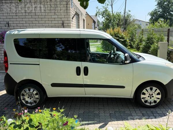 White Fiat Doblo 2014 in Riga, with an engine capacity of 1.30 L and mileage of 268 thousand km for 3600 €, photo 9 on AUTOMOTO.COM.LV
