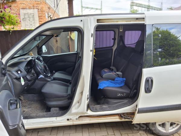 White Fiat Doblo 2015 in Riga, with an engine capacity of 1.30 L and mileage of 157 thousand km for 4000 €, photo 6 on AUTOMOTO.COM.LV