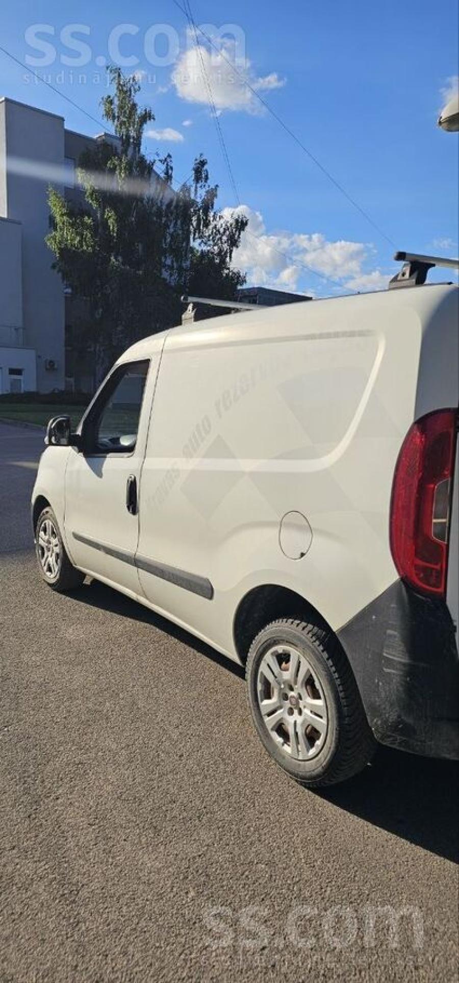 White Fiat Doblo 2018 in Riga, with an engine capacity of 1.30 L and mileage of 248 thousand km for 6100 €, photo 5 on AUTOMOTO.COM.LV