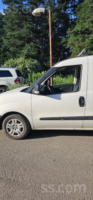 White Fiat Doblo 2018 in Riga, with an engine capacity of 1.30 L and mileage of 248 thousand km for 6100 €, photo 7 on AUTOMOTO.COM.LV