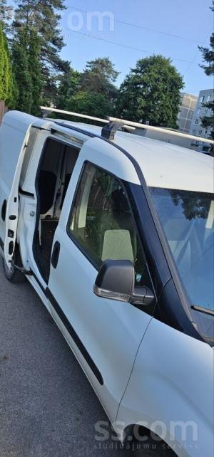 White Fiat Doblo 2018 in Riga, with an engine capacity of 1.30 L and mileage of 248 thousand km for 6100 €, photo 9 on AUTOMOTO.COM.LV