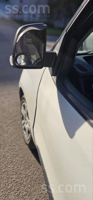 White Fiat Doblo 2018 in Riga, with an engine capacity of 1.30 L and mileage of 248 thousand km for 6100 €, photo 13 on AUTOMOTO.COM.LV