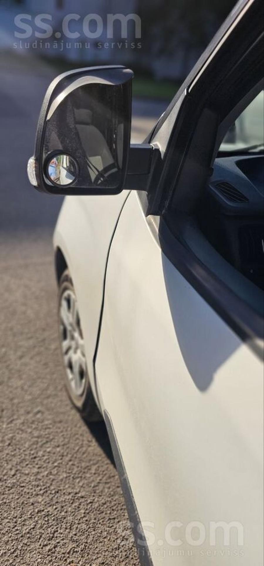 White Fiat Doblo 2018 in Riga, with an engine capacity of 1.30 L and mileage of 248 thousand km for 6100 €, photo 13 on AUTOMOTO.COM.LV