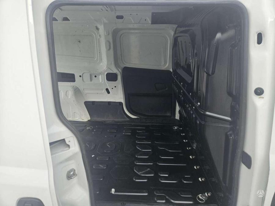 Balts Fiat Doblo 2021 Viļņa, ar dzinēja tilpumu 1.60 L un nobraukumu 143 tūkst. km par 6990 €, foto 16 vietnē AUTOMOTO.COM.LV