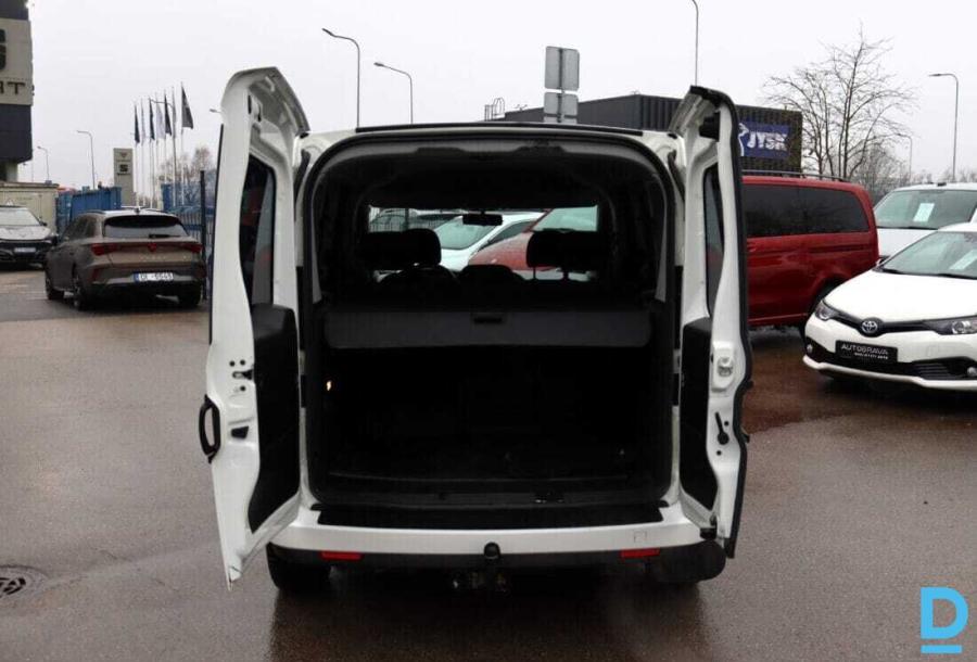 White Fiat Doblo 2022 in Riga, with an engine capacity of 1.60 L and mileage of 72 thousand km for 15690 €, photo 11 on AUTOMOTO.COM.LV