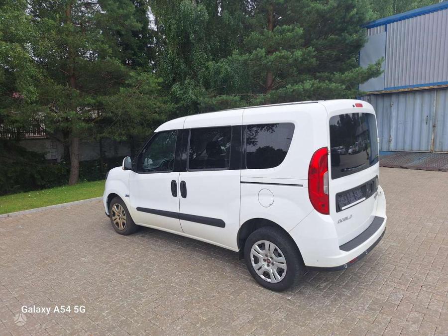 Balts Fiat Doblo 2022 Kauņa, ar dzinēja tilpumu 1.60 L un nobraukumu 92 tūkst. km par 11300 €, foto 5 vietnē AUTOMOTO.COM.LV