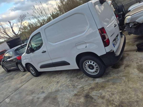 White Fiat Doblo 2025 in Taurage, with an engine capacity of 1.50 L and mileage of 950 thousand km for 7200 €, photo 5 on AUTOMOTO.COM.LV